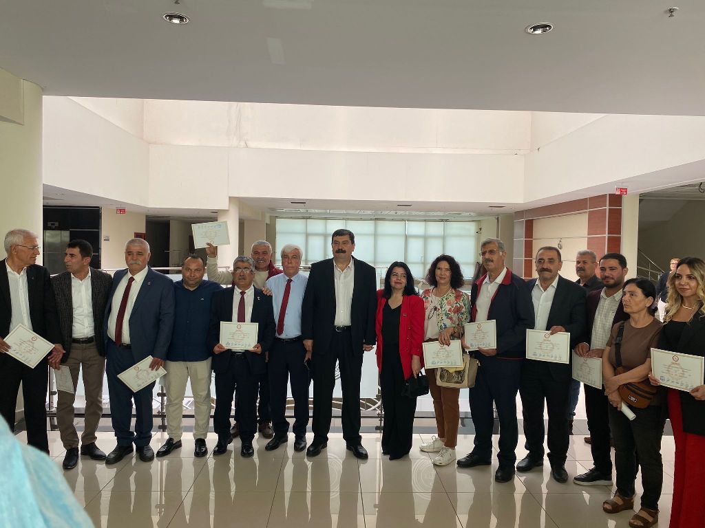 TOROSLAR’IN YENİ BAŞKANI ABDURRAHMAN YILDIZ, MAZBATASINI ALDI Toroslar ...